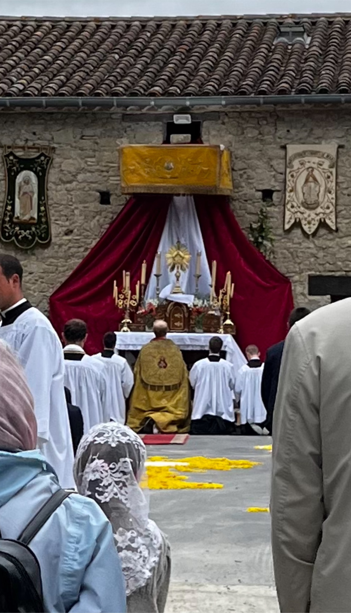 Blessed Feast of Corpus Christi – The Ostende Blog – Fr Christopher Young